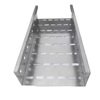 China Bandeja portacables galvanizada con fondo sólido y perforado para instalación en pared y suelo en venta