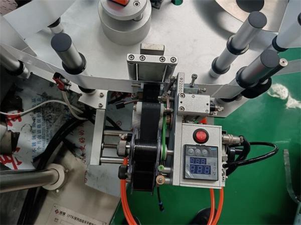 Quality Electric Automatic Round Bottle Labeling Machine for Front And Back Labeling for sale
