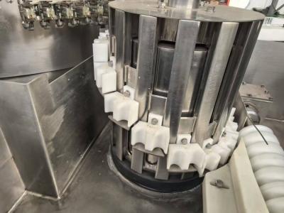 China Máquina de enchimento e vedação de ampolas para vacinas contra a gripe Injetáveis com isolador, linha de enchimento de ampolas de alta eficiência à venda