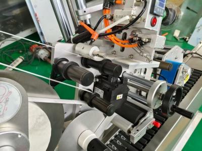 China Advanced Horizontal Labeling Machine for 1-20ml Bottles – High Efficiency and Versatility for Cosmetic and Pharmaceutical Applications for sale