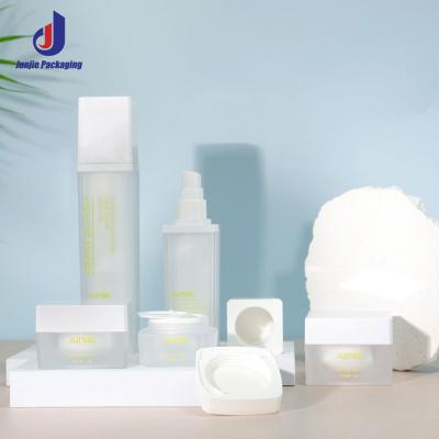 China 120ml Acrylic Bottles Empty Plastic Essence Water Bottle With Plastic Cap Accepts Logo Printing for sale