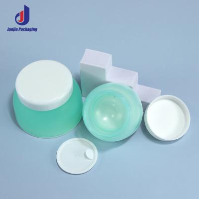 Cina Prodotti cosmetici industriali Lozione Crema Matte Finish Vaso con coperchio Verde traslucido Luxury vuoto 50G Contenitori cosmetici in vendita