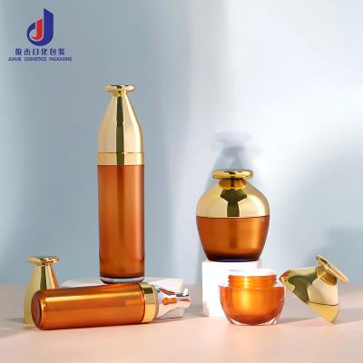 Cina 100 ml 110 ml Cosmetici di lusso Imballaggio Crema di bellezza Bottone d' argento Per imballaggio in vendita