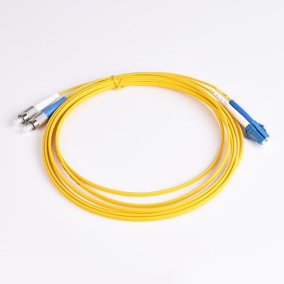 中国 単一モードSC FTTHはドロップ・ケーブルの繊維光学のパッチ・コードを 販売のため