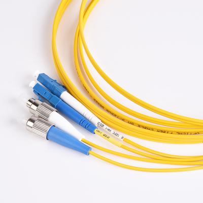 中国 単一モードSC FTTHはドロップ・ケーブルの繊維光学のパッチ・コードを 販売のため