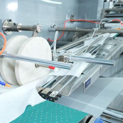 China Hoogwaardige machine voor het maken van luiers voor volwassenen Automatisch besturingssysteem Wereldwijde export Te koop