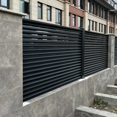 China Zwart / wit / grijs / houtkorrelpoeder gecoate aluminium hek om aan uw esthetische behoeften te voldoen Te koop