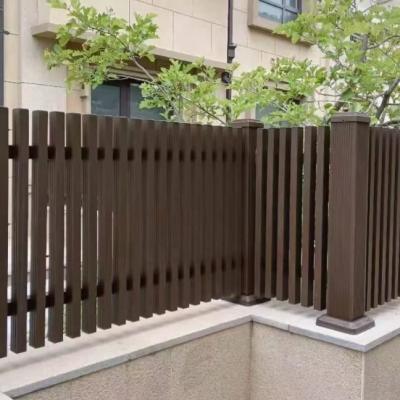 China Zwart / wit / grijs / houtkorrelpoeder gecoate aluminium hek om aan uw esthetische behoeften te voldoen Te koop