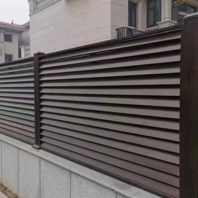 China horizontale zwarte aluminium privacy hek met laser snijden voor zowel stijl en veiligheid Te koop