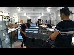 크리스탈 액체 (monteur à cristaux liquides) 를 장착하는 기계