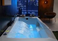 China Spa Bathtub with Waterfall Feature for Single Soaking for sale