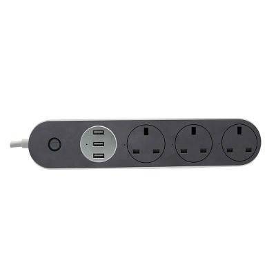 China Enchufe elegante del protector de sobretensiones 2.4GHz Tuya WiFi del ahorro de energía en venta