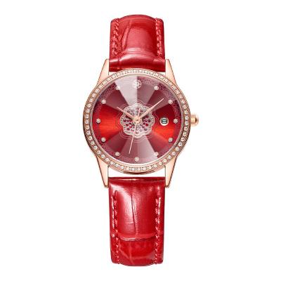 中国 女性ダイヤモンドによって散りばめられる腕時計は水晶動きのダイヤモンドによって覆われる腕時計に革を張る 販売のため