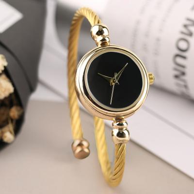 Cina Larghezza di banda dell'orologio 4mm del braccialetto dell'oro delle donne dell'orologio del quarzo di Nonwaterproof in vendita