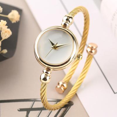 Cina Larghezza di banda dell'orologio 4mm del braccialetto dell'oro delle donne dell'orologio del quarzo di Nonwaterproof in vendita