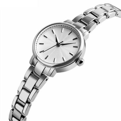 Cina Specchio genuino in lega di zinco di vetro della cinghia di Diamond Quartz Watch 8mm in vendita
