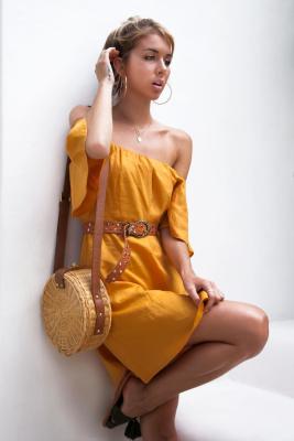 China Mulheres do verão fora do vestido dourado do ombro à venda