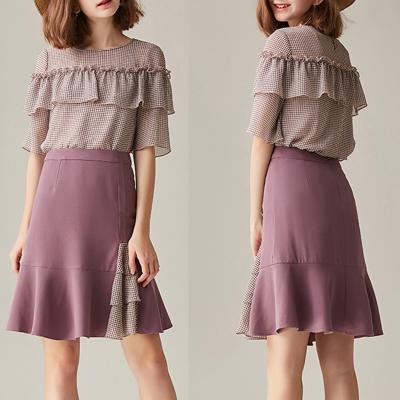 Cina Le signore bruscamente collegano la blusa con un manicotto del plaid con l'increspatura in vendita