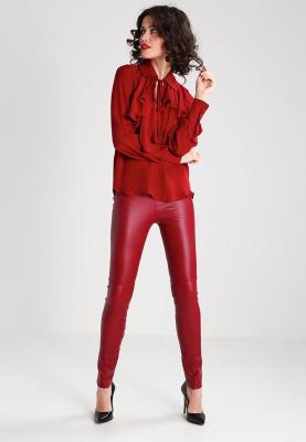 Cina Blusa del collo a V di Autumn Long Sleeve Low della donna di nuovo arrivo e camicia rosse eleganti delle signore in vendita
