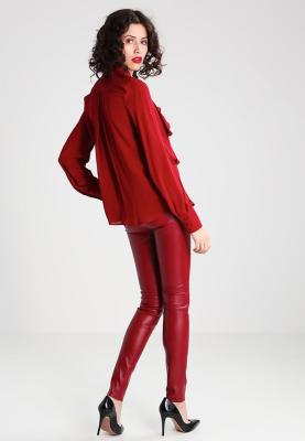 Cina Blusa del collo a V di Autumn Long Sleeve Low della donna di nuovo arrivo e camicia rosse eleganti delle signore in vendita