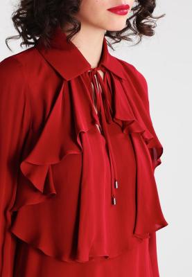 Cina Blusa del collo a V di Autumn Long Sleeve Low della donna di nuovo arrivo e camicia rosse eleganti delle signore in vendita