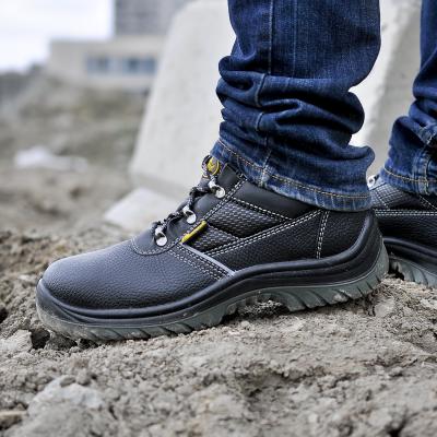Cina La mucca riveste di pelle Toe Waterproof Safety Shoes Work che d'acciaio degli uomini gli stivali non slittano le scarpe resistenti UK3-13 dell'olio in vendita