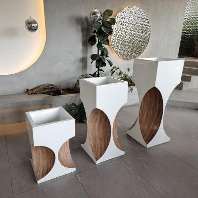 China Grote, rechthoekige, hoge harsglasvezel bloempotten voor winkelcentra Te koop