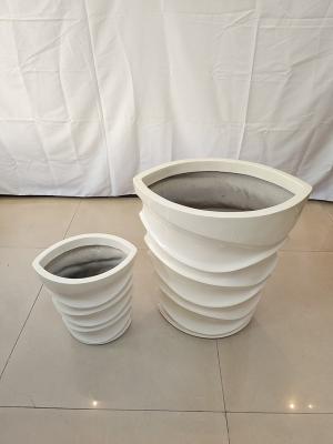 Cina Moderne vasi da fiore in fibra di vetro per la decorazione del giardino domestico all'aperto in vendita