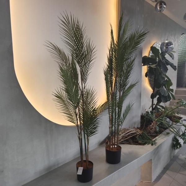 UV Resistant Realistic Faux Plant for Indoor and Outdoor Decor
