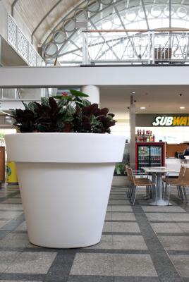 China Large Resin Flower Vase Fiberglass Outdoor Pots Customizable Logo Size Fiberglass Planter Box for sale