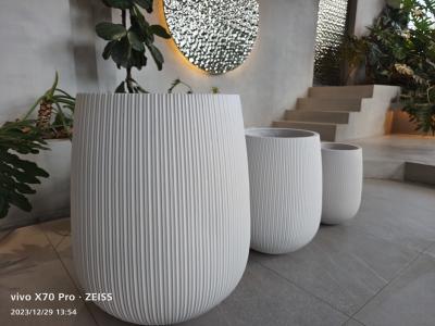 China Glanzige oppervlakte van kunststofklei planter voor aangepaste planten display opties Te koop