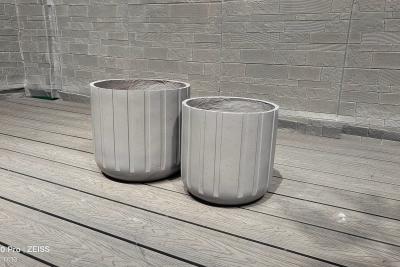 China Customizable Fiber Clay Planter Round Weather - Resistant for sale