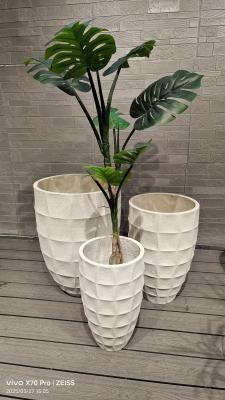 Cina aspetto contemporaneo bianco forme geometriche angolari vaso rotondo in fibra di argilla leggero resistente a bassa manutenzione vaso di fiori decorazione per la casa vacanze ufficio progetto di giardinaggio in vendita