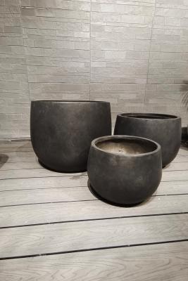 중국 무시시한 현대 스타일 검은 둥근 섬유 점토 플랜터 부드러운 매트 패턴 가벼운 내구성 낮은 유지 관리 꽃 냄비 휴가 빌라 사무실 장식 지붕 정원 조경 프로젝트 판매용