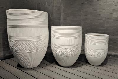 China Hotselling White Textured Bands Round Fiber Clay Planter Deluxe Decoration Project for sale