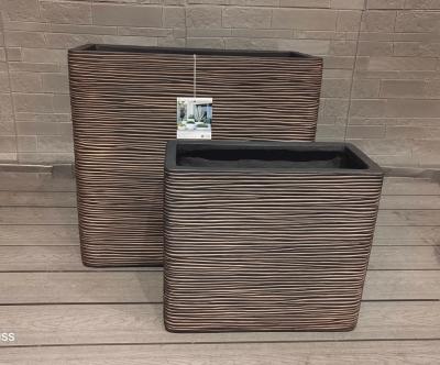 China Vaso de flores retangular estreito de fibra de argila, elegante, moderno e durável, para plantas de interior/exterior, grande para chão ou pendurar à venda