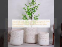 Neutrale beige ronde kleigrond met honingraat ontwerppatroon lichtgewicht duurzaam onderhoudsarme bloempot vakantie villa hotel winkelcentrum kantoor decoratie tuin landschapsontwerp
