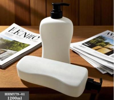 China Customized Plastic Luxury Shampoo Bottles 1200ml PE Bottle for sale