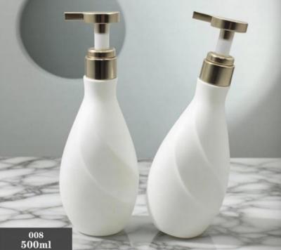 China Customized Plastic Luxury Shampoo Bottles 500ml PE Bottle for sale