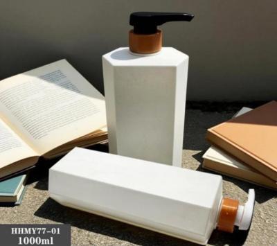 China Customized Plastic Luxury Square Shampoo Bottles 1000ml PE Bottle for sale