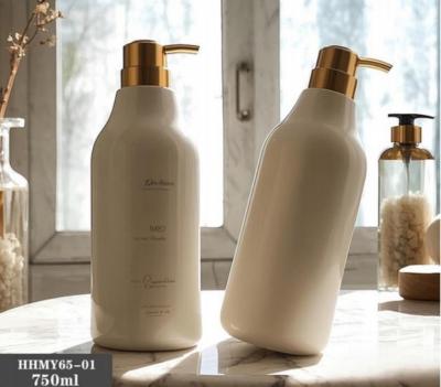 China Customized Plastic Luxury Shampoo Bottles 750ml PET Bottle for sale