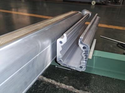 Cina Macchina di laminazione a fiamma in stile tedesco PLC personalizzata 2 bruciatori 3 in 1 per seggiolino auto in vendita