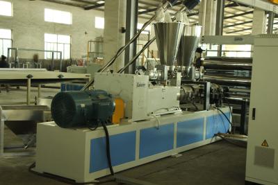 中国 機械600kg/hを作る円錐対ねじポリ塩化ビニールの泡板 販売のため