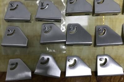 Cina Lamiera sottile della staffa delle cerniere dell'acciaio inossidabile che timbra l'Assemblea della saldatura di Pin delle parti in vendita