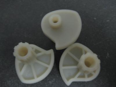 Cina Ingranaggio dello stampaggio ad iniezione di basso costo della fibra di vetro & camma materiali di nylon di plastica del motore in vendita