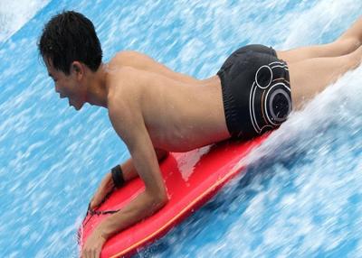 Cina Macchina del simulatore della spuma del parco dell'acqua/attrezzatura praticante il surfing di Wave cavaliere di flusso in vendita
