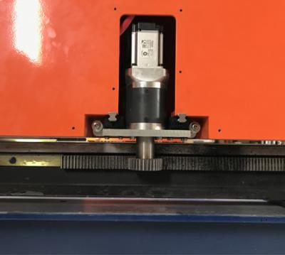 中国 1kWガントリーCNC血しょう打抜き機アルミニウム版を切る自動THC CNC血しょう 販売のため