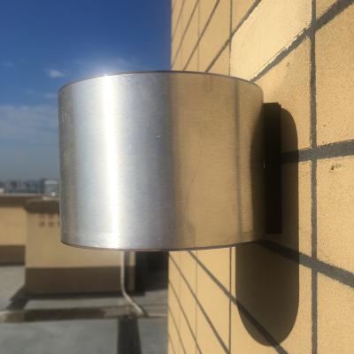 Cina La parete all'aperto antracite rotonda accende le luci alimentate solari di alluminio del patio 6000K in vendita