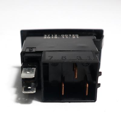 China OE NO. 3712-00320 Interruptor de rocker de control de luz para piezas de autobús King Long JK982-210A en venta