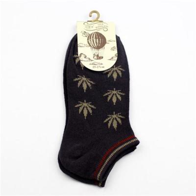 China Fashion ankle socks in maple leaf design for men for sale